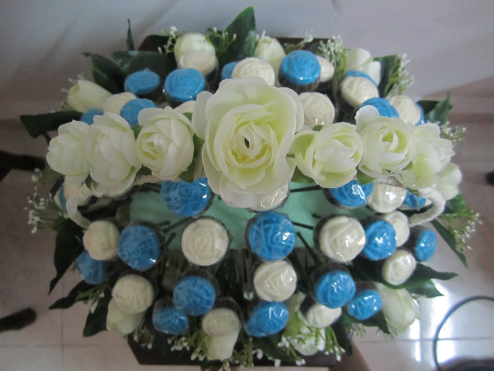Lynn's Lovely Homemade: CHOCOLATE HANTARAN ROSE THEME BIRU/PUTIH