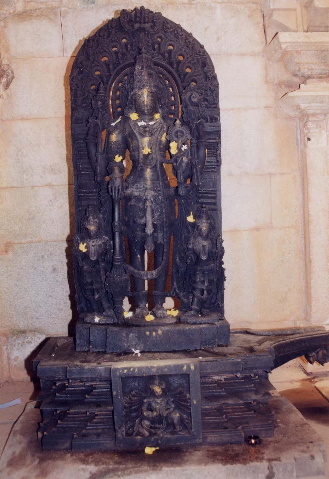 HOYSALA TEMPLE ARCHITECTURE AND GRANDEUR: Vasanthika Temple, Angadi ...