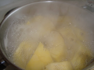 Samoan Cooking: Fa'alifu Ulu... Cooked Breadfruit in Coconut Milk :)