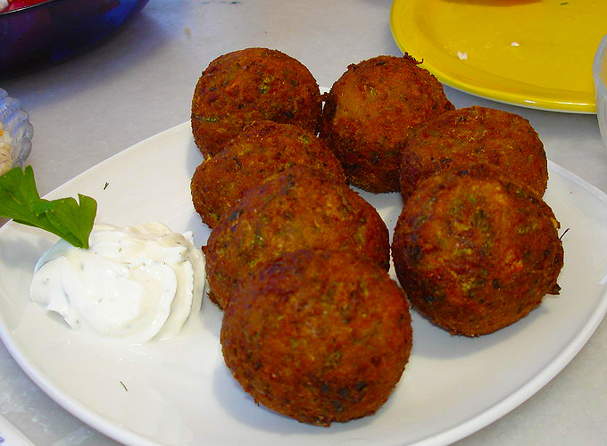 Santorini Greece: Tomatokeftedes (tomato balls)