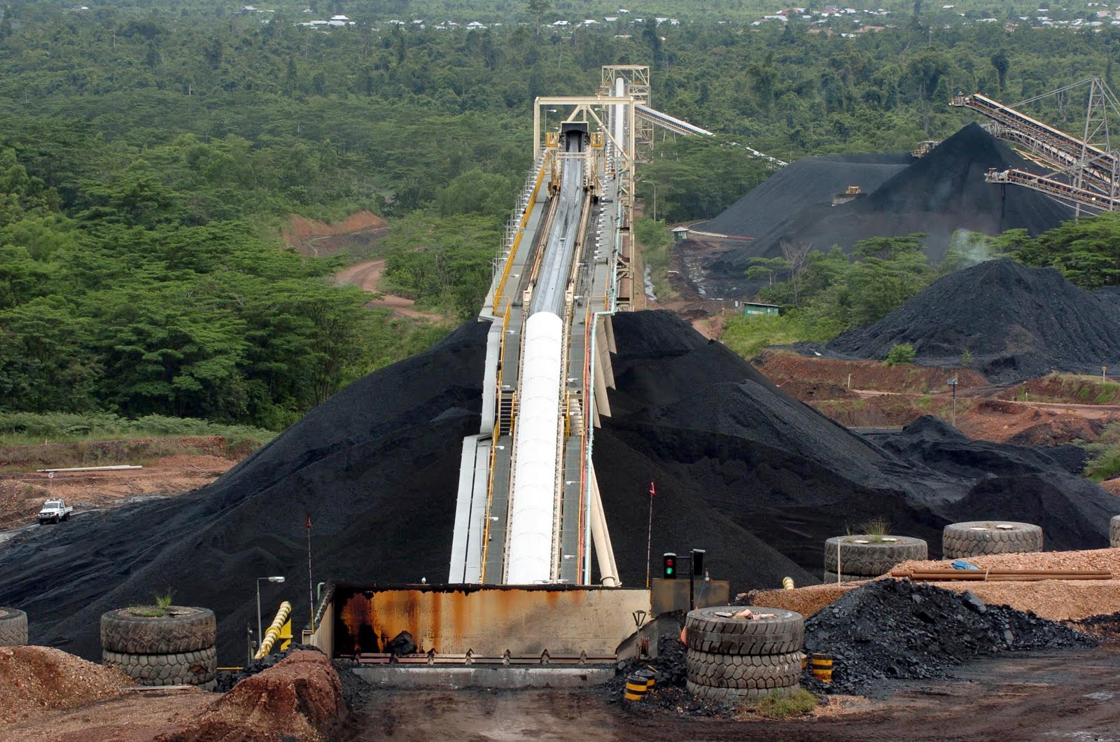 "EMAS HITAM" BORNEO: Mine Engineering