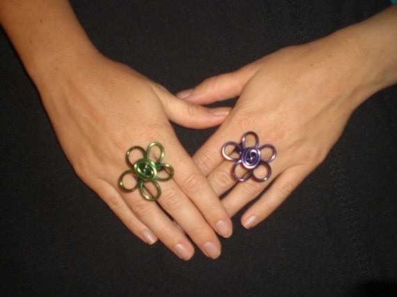 Encantadora Jewelry: Flower Wire Rings $5.00