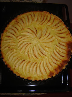 Ala's Cooking: Tarta cu mere si crema