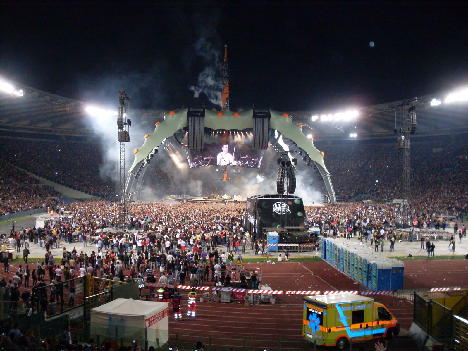 indie rocker revolution: U2 Live in Rome