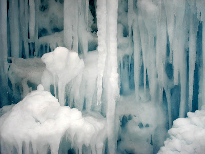 Jill's World of Research, Reaction and Millinery: Ice Castle Surprise