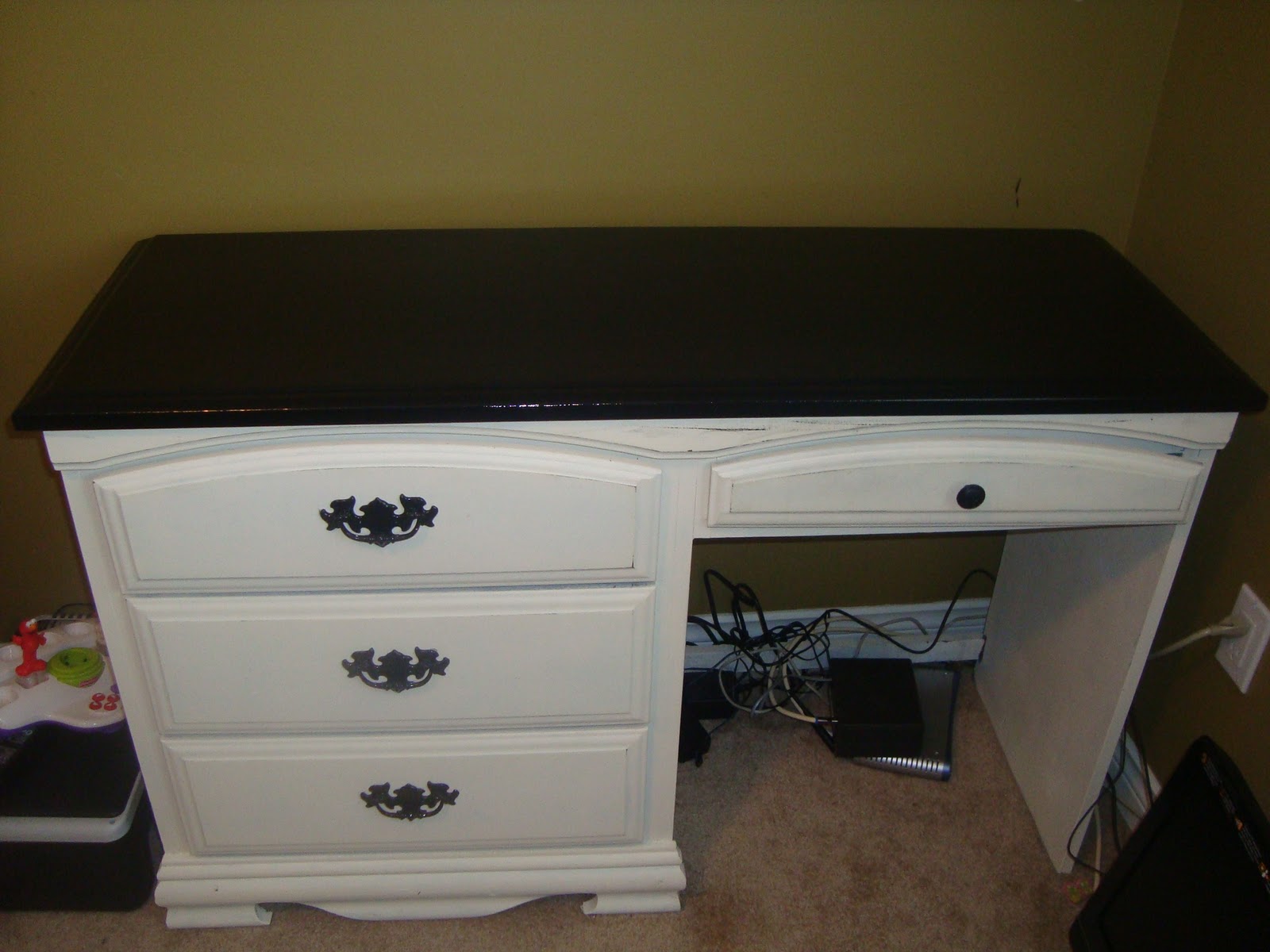 VICKY LOVES TO DECORATE: Computer desk redo