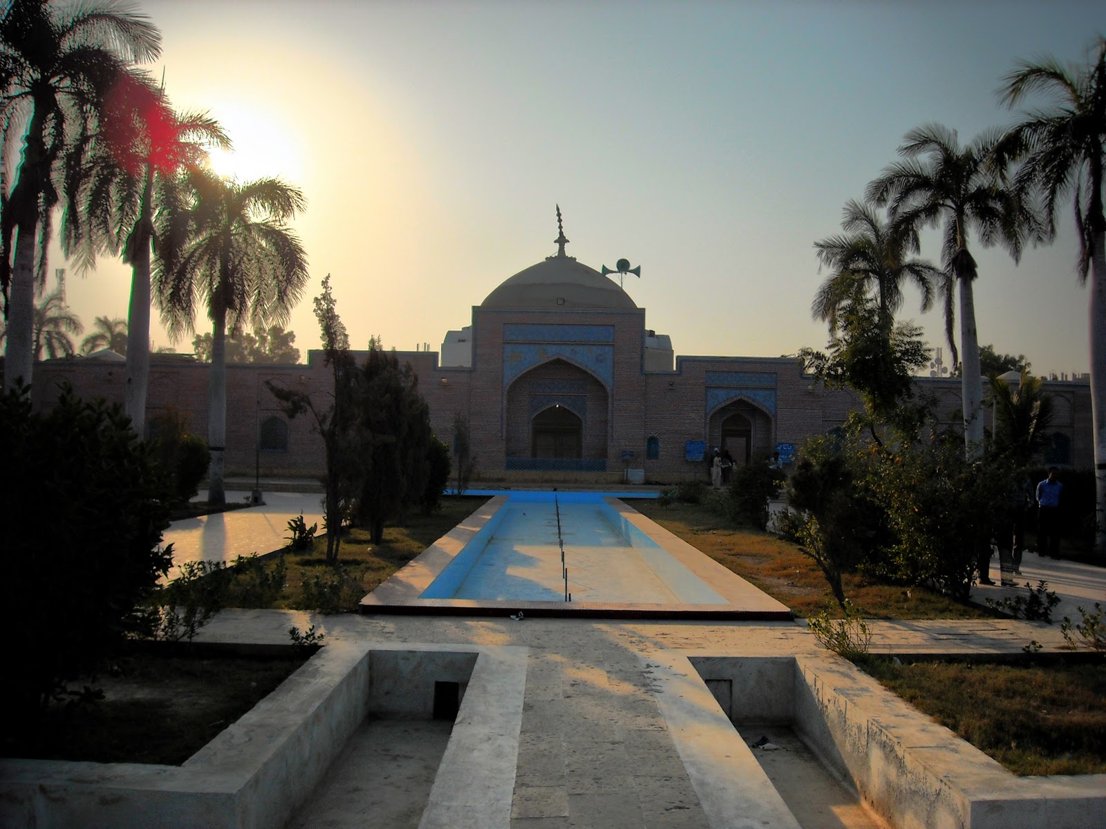 A Tourist 2 Pakistan!: The Shah Jahan Mosque, Thatta