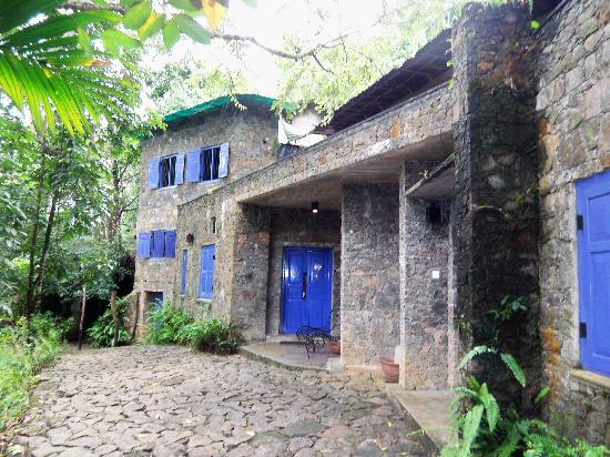 SRI LANKA 'REFLECTION: The Boulder Garden