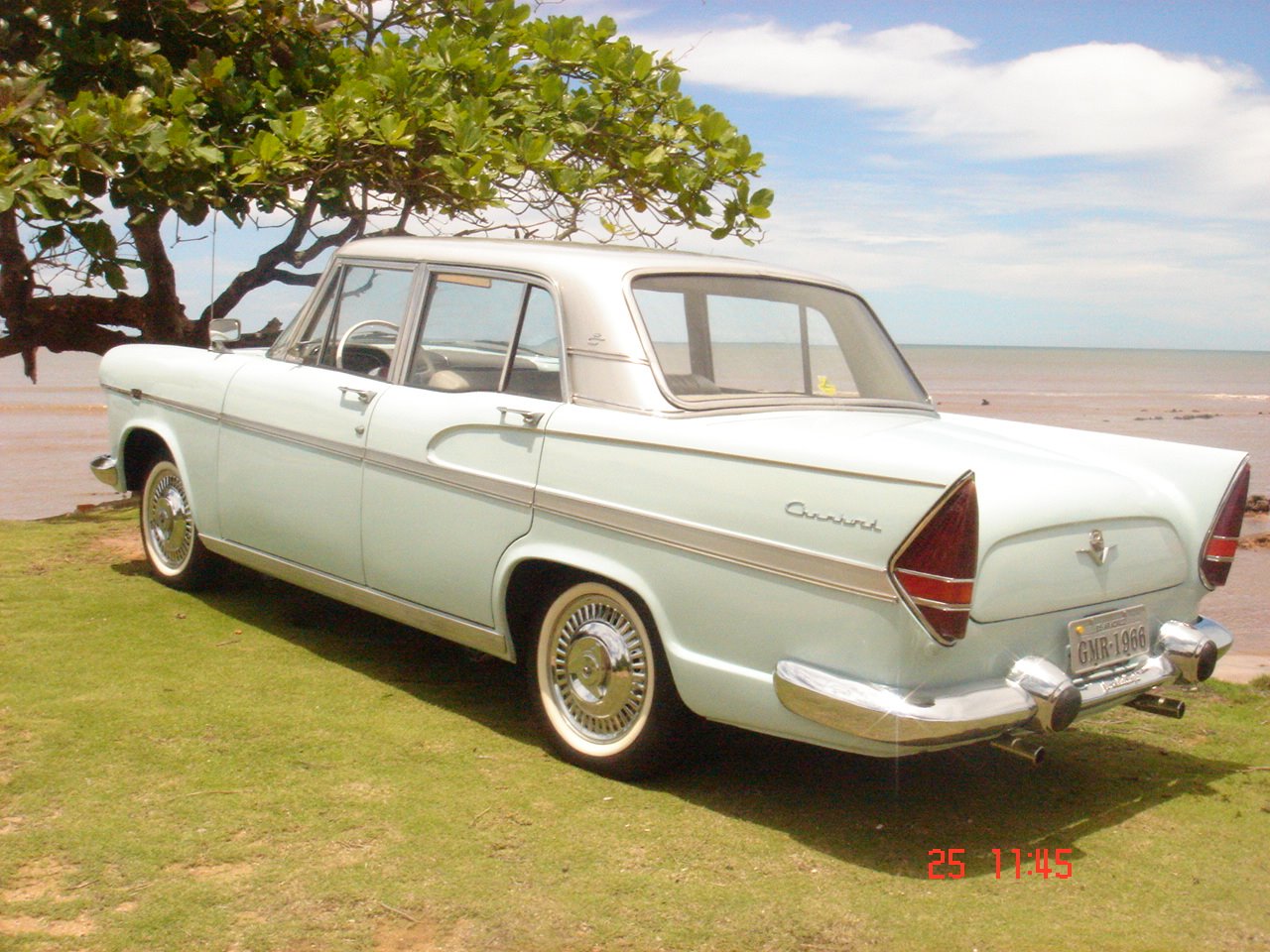 Antigos Verde Amarelo: Simca Tufão na praia ...