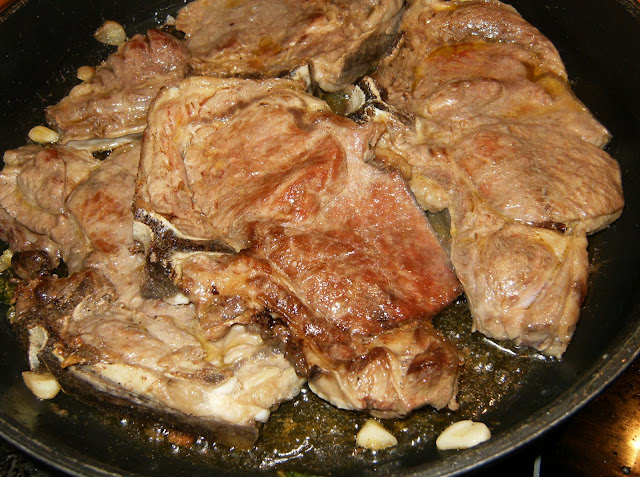 Pratos y Panelas: Costeletas de Novilho Fritas em Azeite com Alho