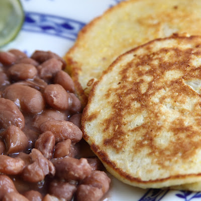 ShowFood Chef: Pinto Beans & Fried Corn Bread - Southern Family Cooking