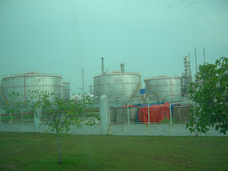 L \/ ! l\l : PETRONAS oil refinery