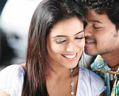 THE WINNING HERO VIJAY: Romantic kiss ........ Tamil Cinema Actress