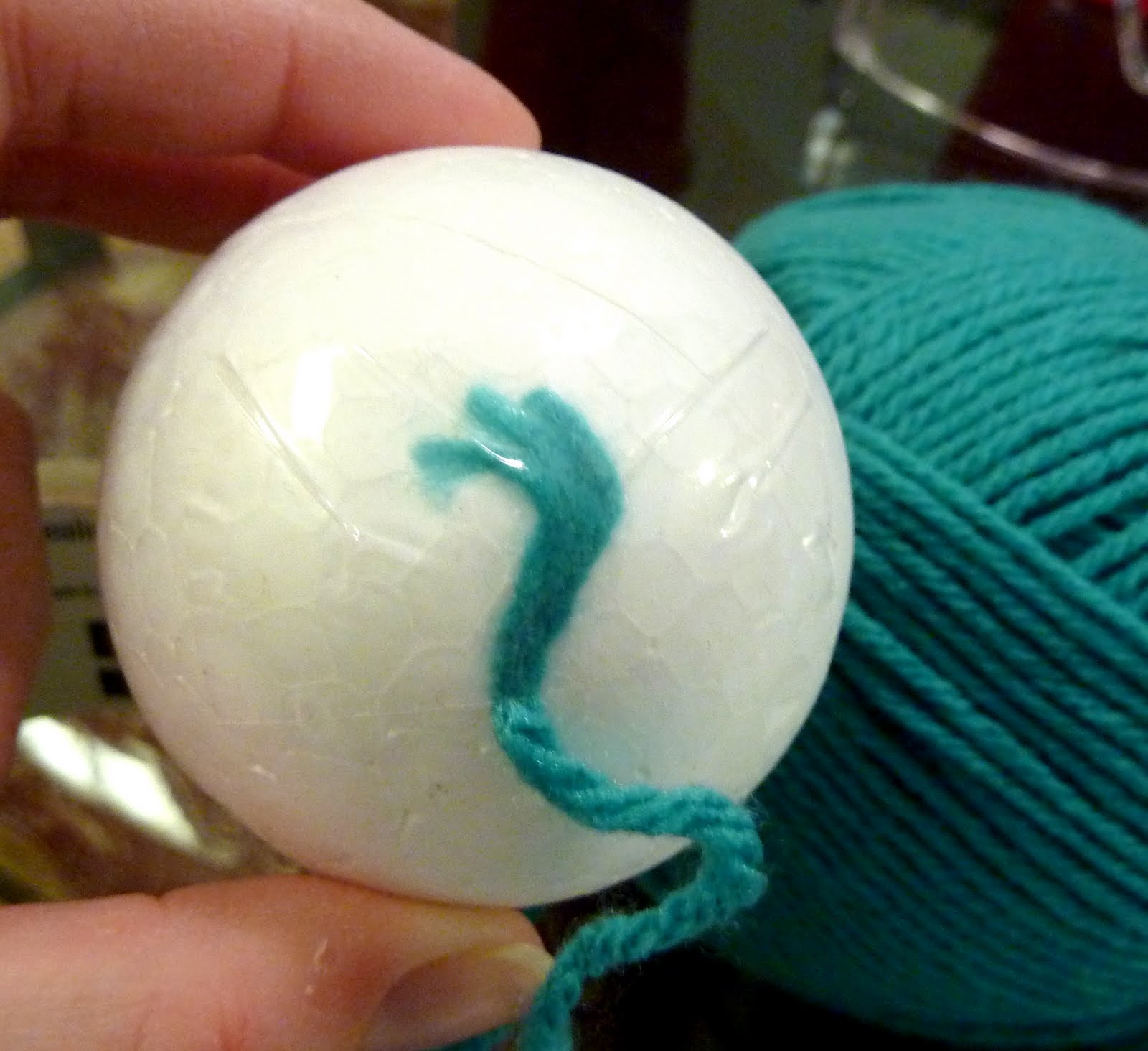 Addicted to Homes: Yarn Ball Tutorial
