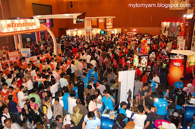 Mai Tomyam: Booth girls at Pikom PC Fair April 2009