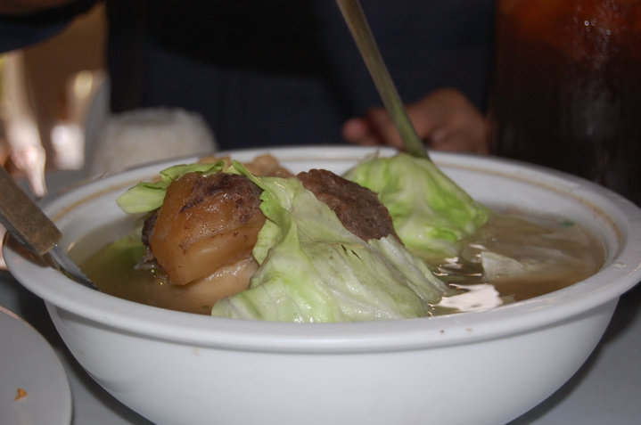 eat all you can: r & j bulalohan, tapsihan, atbp..-- celebrity bulalohan