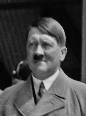 ADOLF HITLER BEST PICTURES: Adolf Hitler Pictures Alone Outside