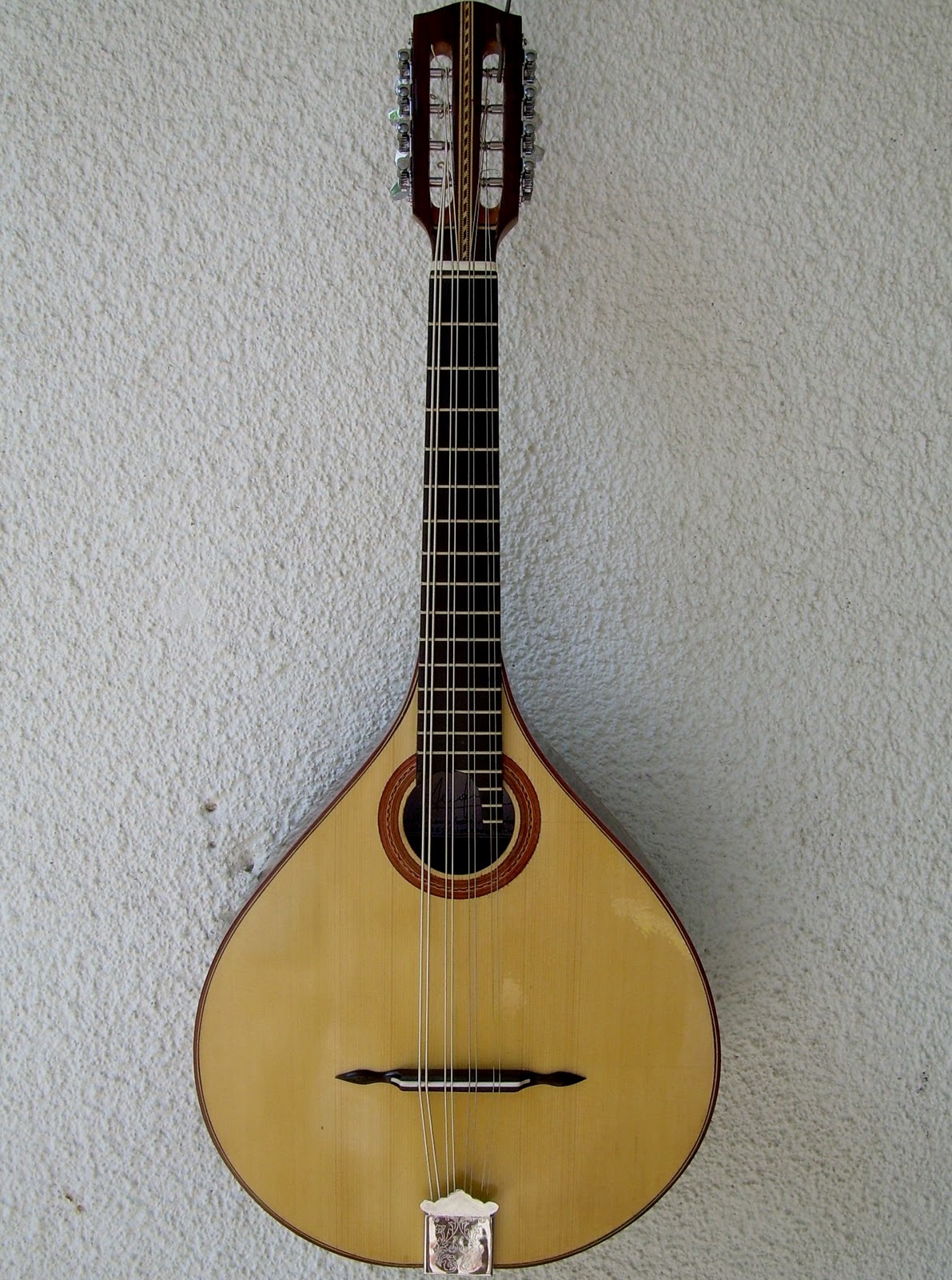 Alfonso Sandoval - Luthier: MANDOLA
