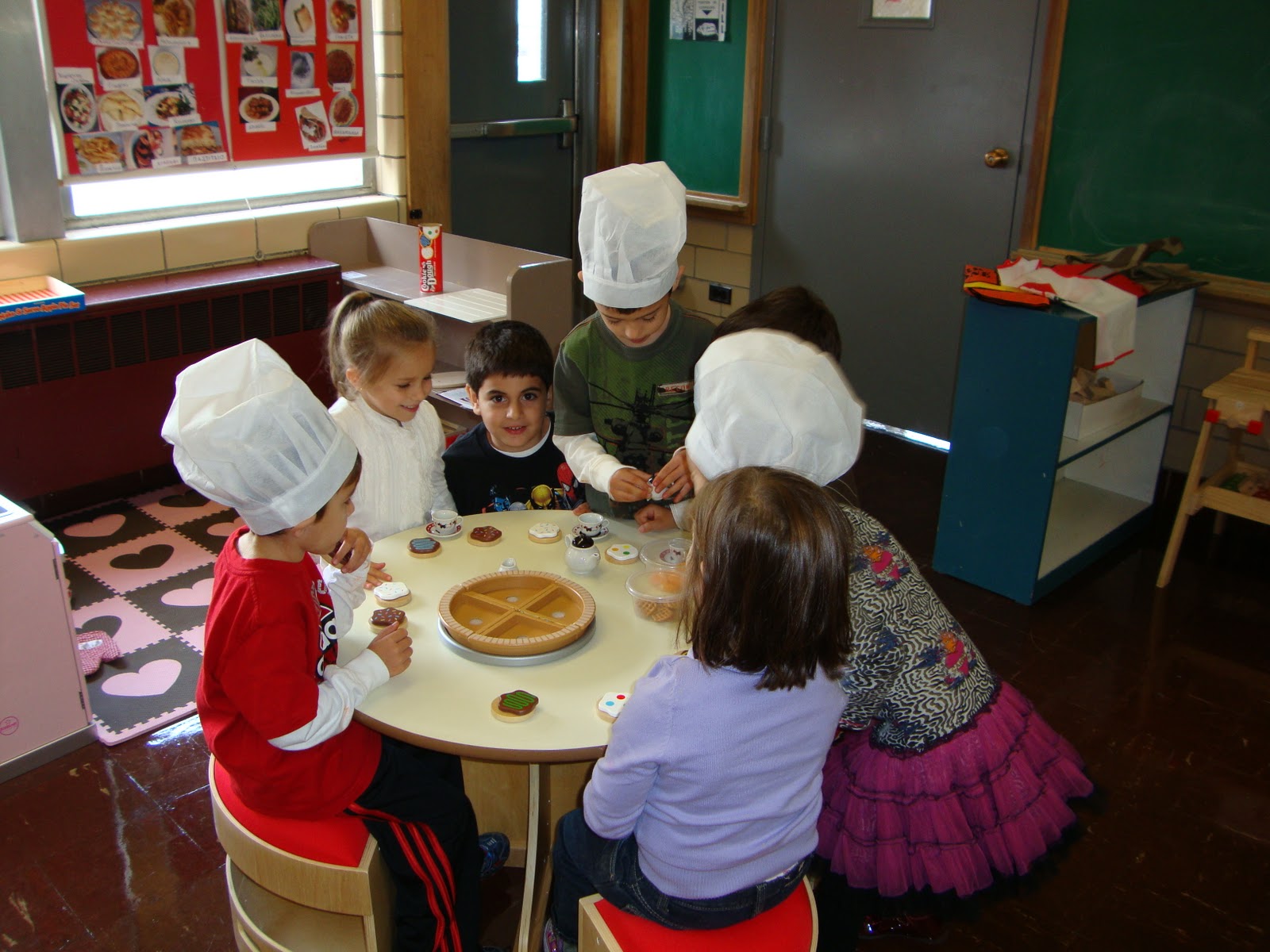 World Kitchen: Dramatic play and Dough Recipe "Συνταγή για Ζύμη"