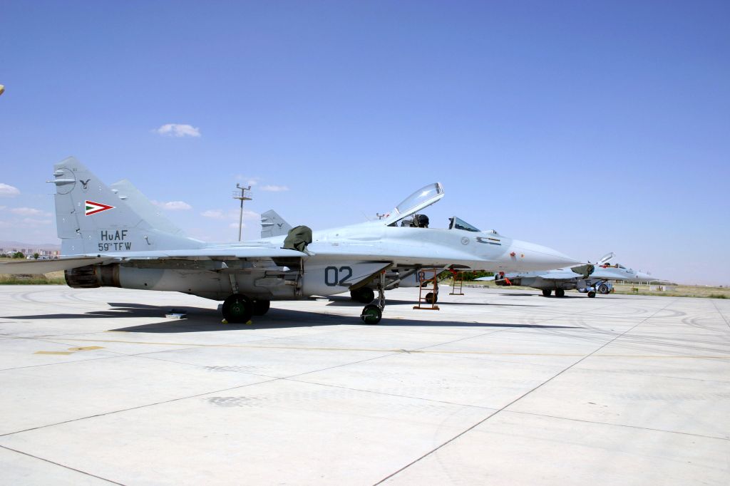 For Sale: Hungria põe a venda seus MiG-29