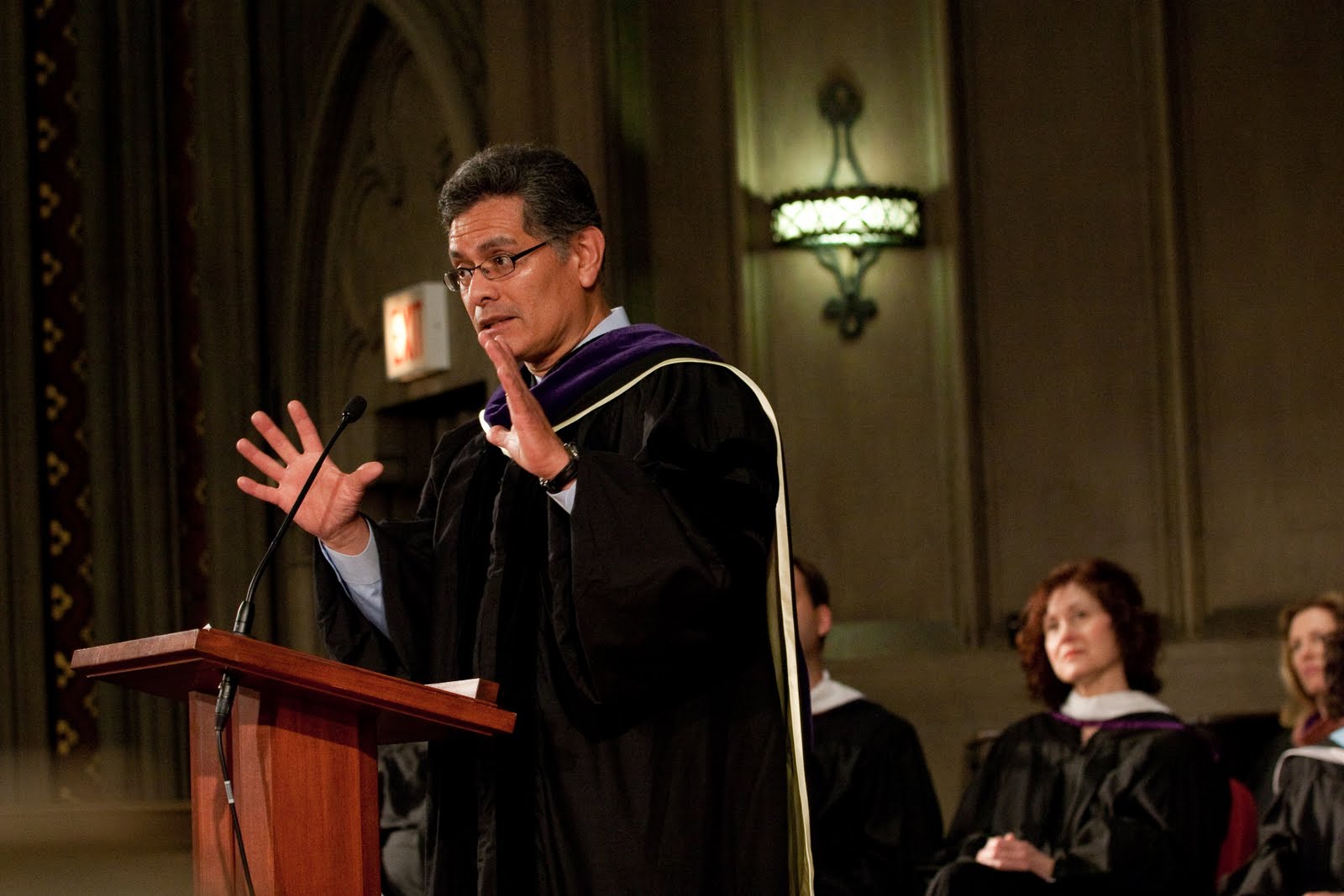 Hindsight : WTTW'S "CHICAGO TONIGHT" HOST PHIL PONCE SPEAKS AT TRIBECA ...