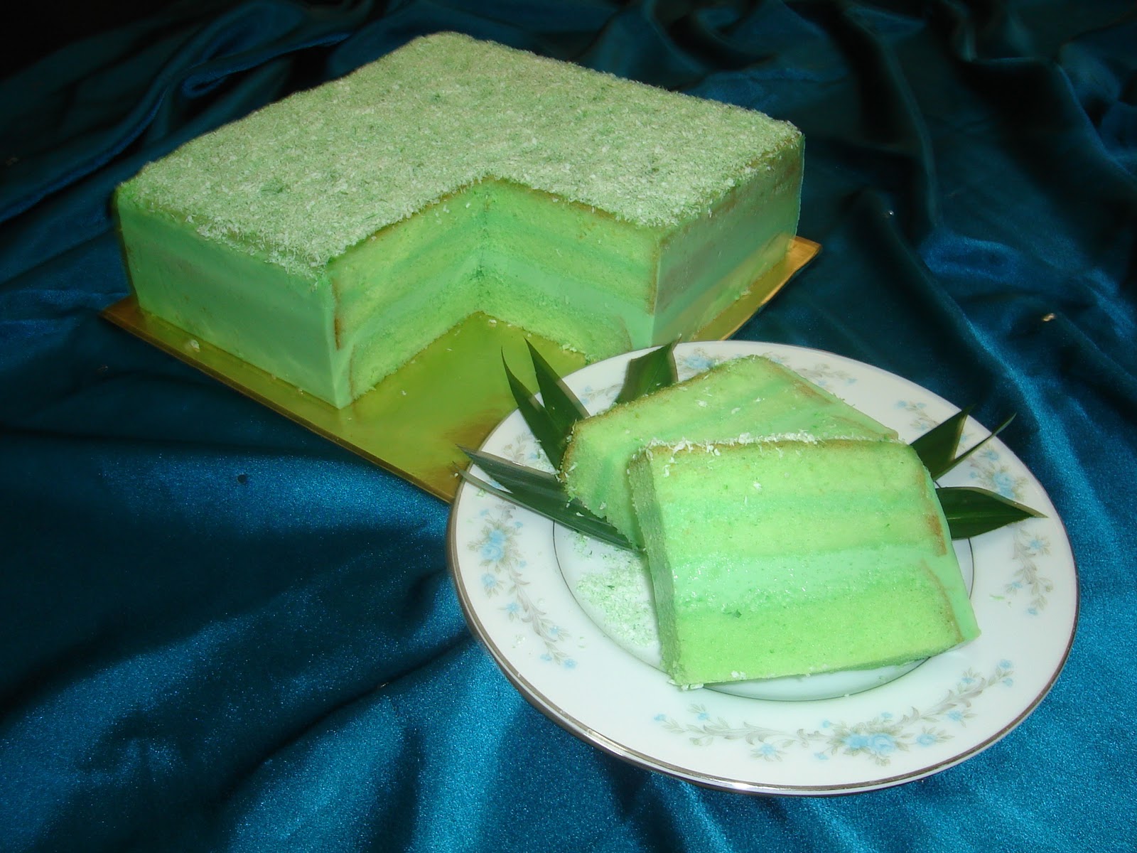 DELICIOUS HOMEMADE CAKES: Pandan Layer Cake