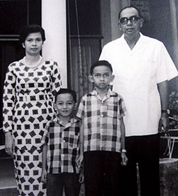 rocky's bru: "Strangely, Malays have become very successful bankers"