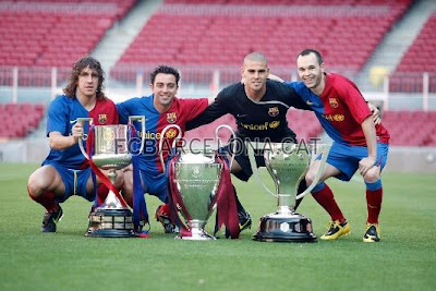 FC Barcelona Blog: Barça Transfer Zone: Players and coaches pose with ...