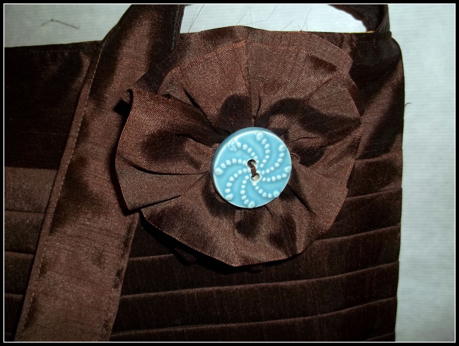 Crafty Girls Workshop...: Table Runner Turned Book Bag