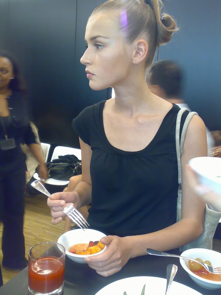 NohaNoor: Fashion Models Eating .....:-S