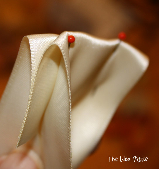 The Idea Attic: SUPER EASY Satin Ribbon Lei or Necklace