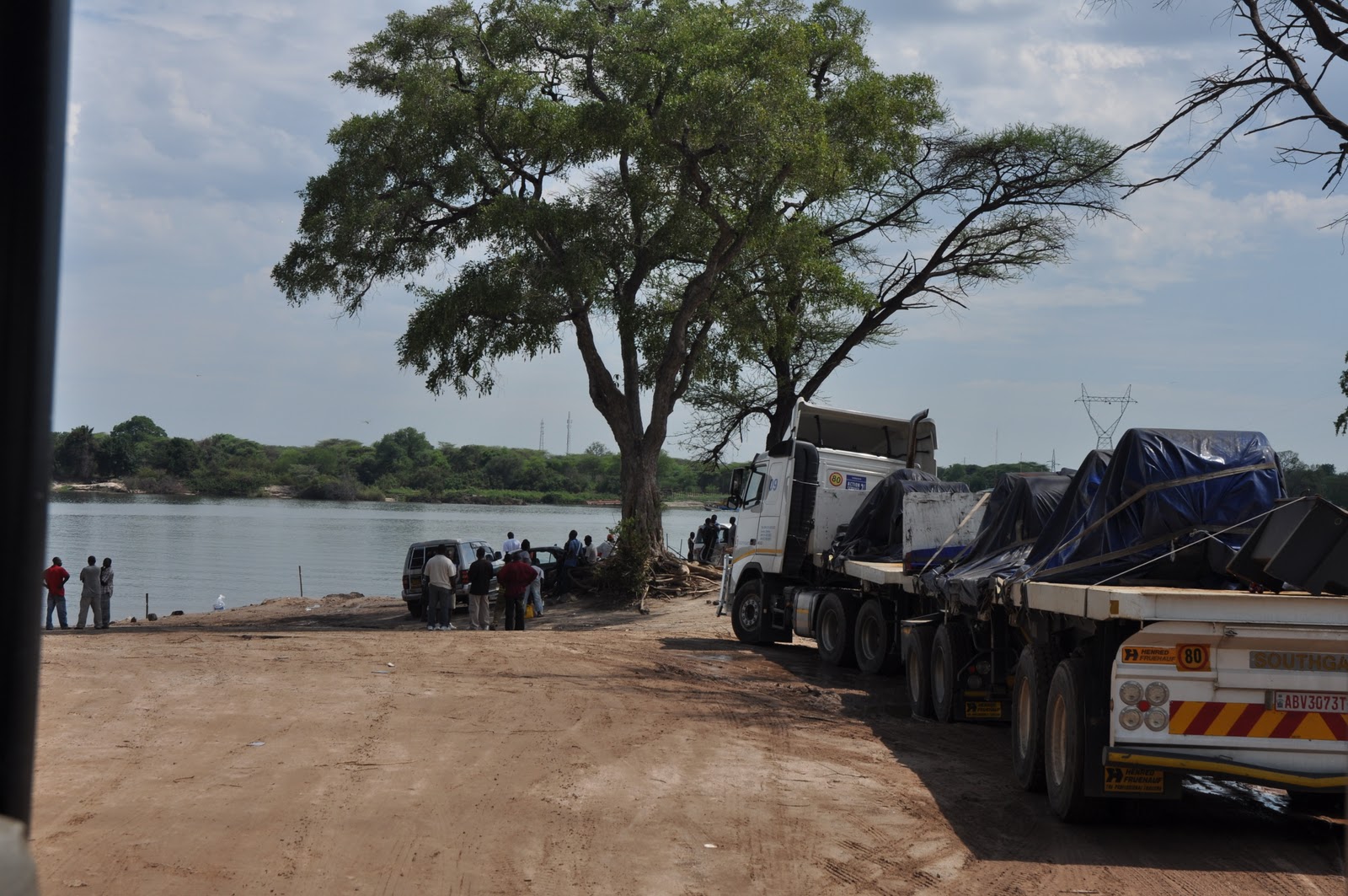 Weblog van Trees: Victoria Falls-Kasane-Kwando-Bagani-Rundu-Chaub ...