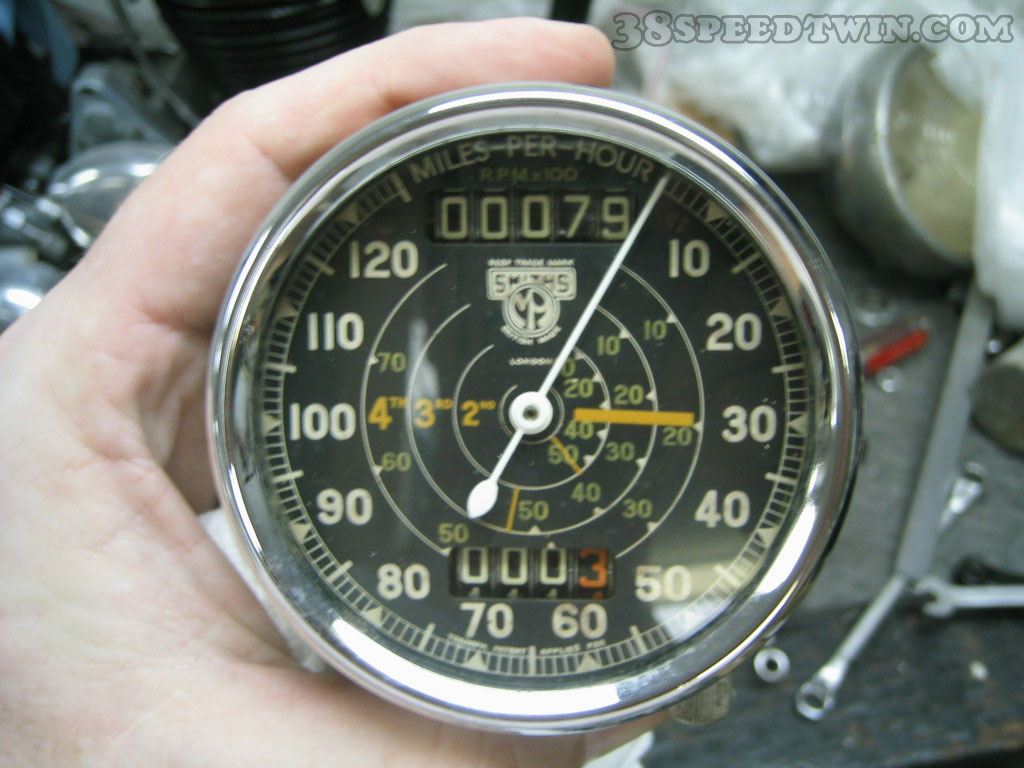38 Speed Twin: Pre-war revulator speedometer