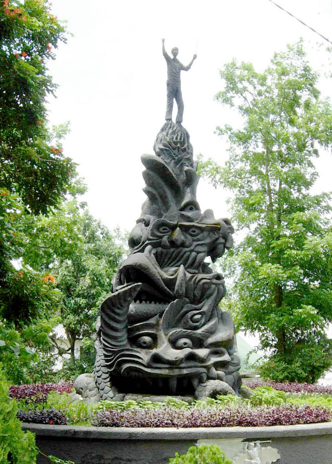 Erfahmi.com: SENI PATUNG MODERN SUMATRA BARAT: dalam Perspektif Sosiologis