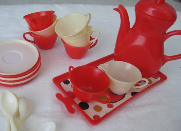 Brookhollow Lane: Red Tea Sets