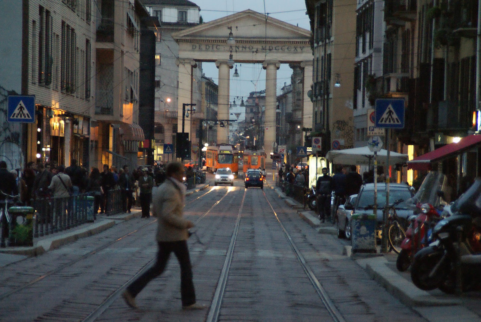 Lifestyle Blog Tupersonalshopperviajero : Walking through the streets ...