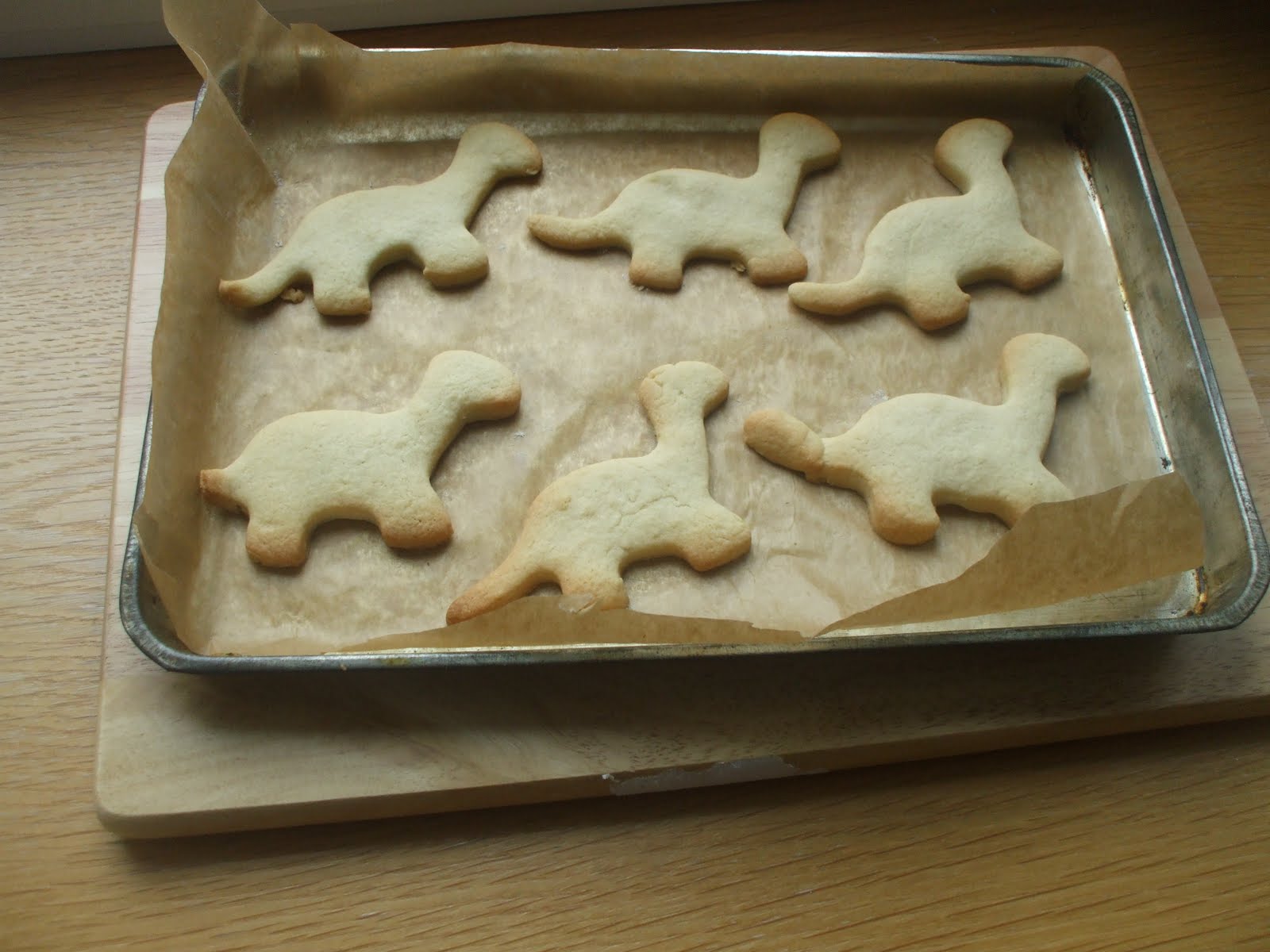 Cakecuccino: Dinosaur Biscuits.