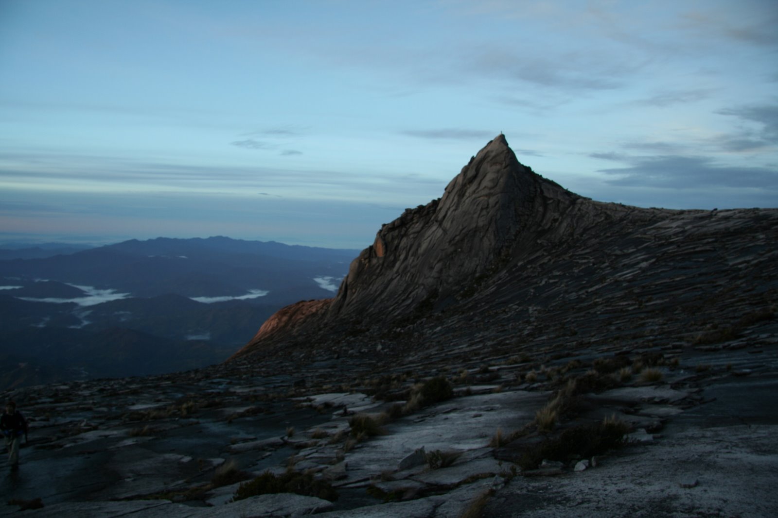 Climbing Mt Kinabalu: Dawn at Mt Kinabalu Summit 7.5km to 8.0km (2)