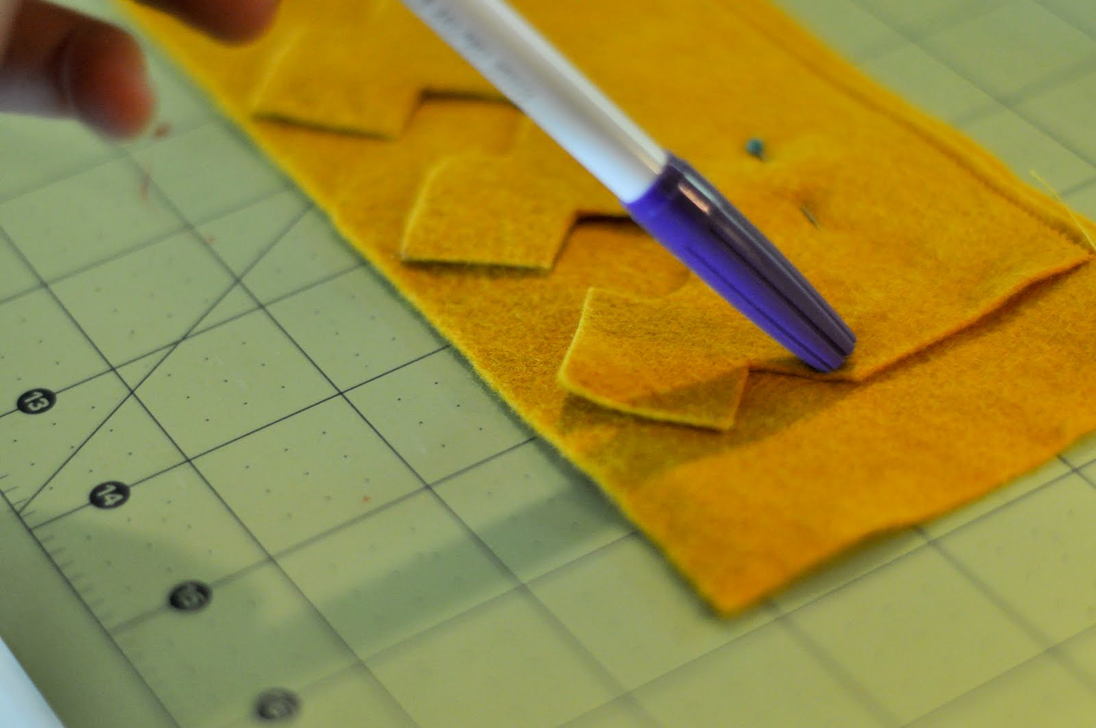 How to make a royal felt crown