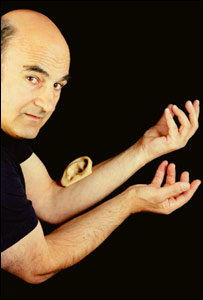 LAU RODRIGUEZ: STERLAC : "HOMBRE - MAQUINA"