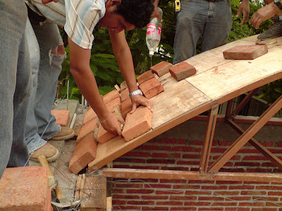 ALTERNATIVAS PARA LA CONSTRUCCIÓN: Bóveda con cimbra deslizable