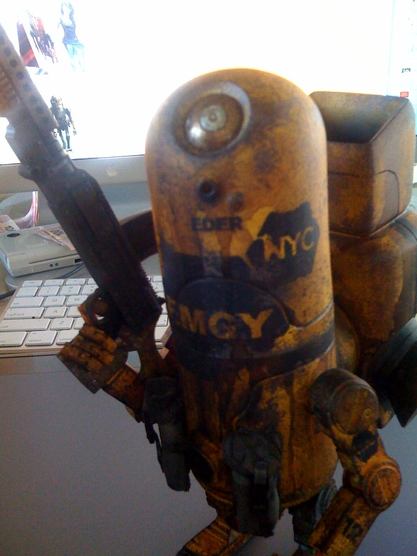 Scott Eder: new ashley wood robot model...special name