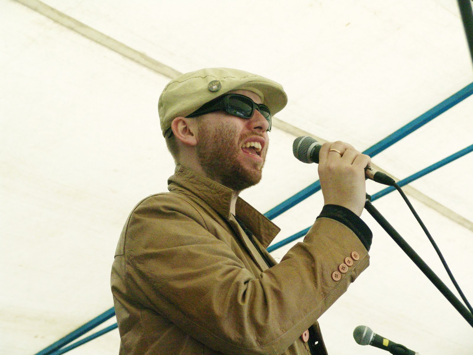 tuleb: 100 luulepärli - eesti kirjandusõpetajad ja luule