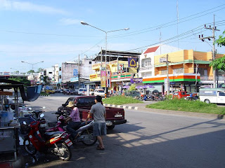 Tung Kin Foong's Blog: The Border Town Of Dannok - Thailand