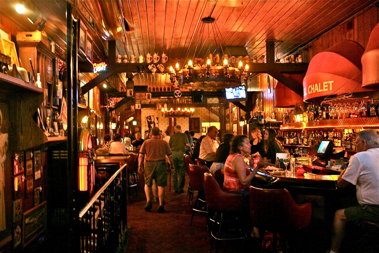 SMASH AND SNIFF: American Summer Vacation Series 2010: The Bell Chalet