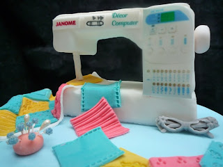 Dumont Cake: Sewing machine cake