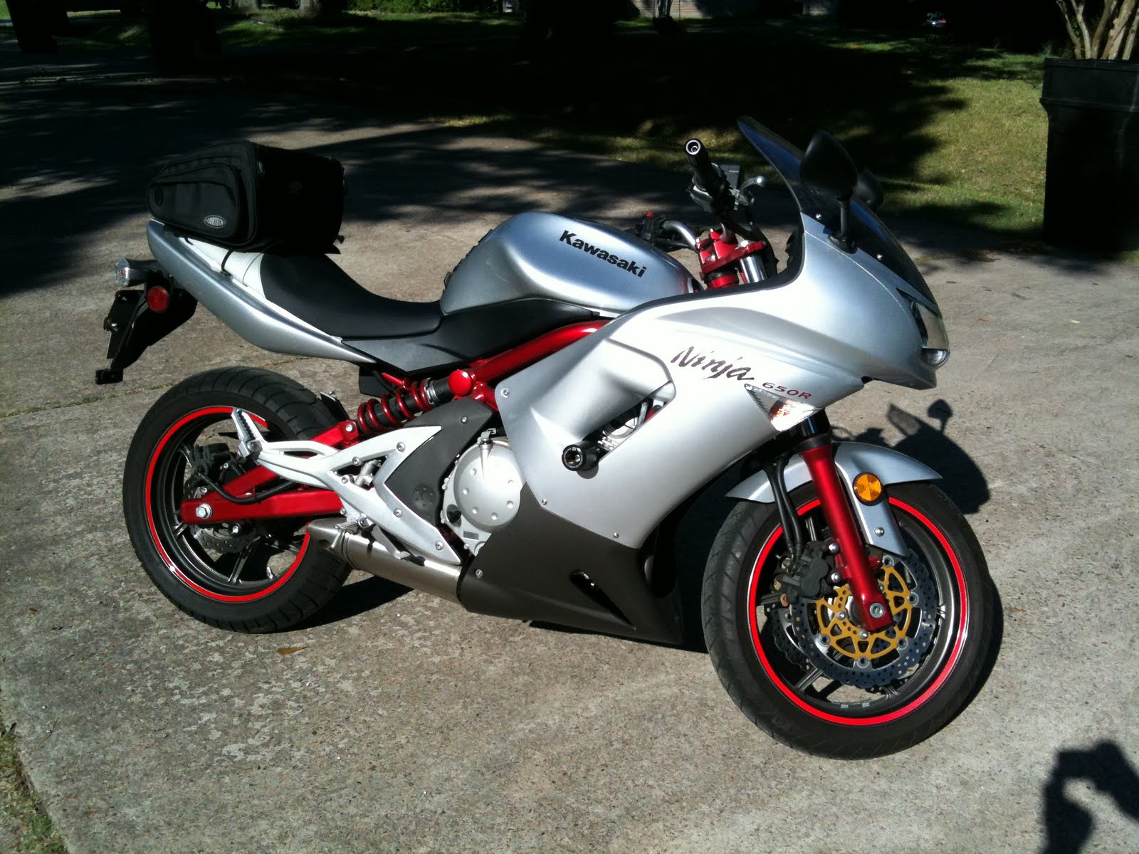 My 2006 Ninja 650R Page: Graphic Language Wheel Stripes