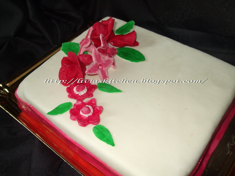 Livia`s Kitchen: Tort cu flori roz-rosii