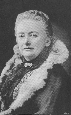 Pyramidales: Une heure et quarante minutes consacrées par Amelia Ann ...