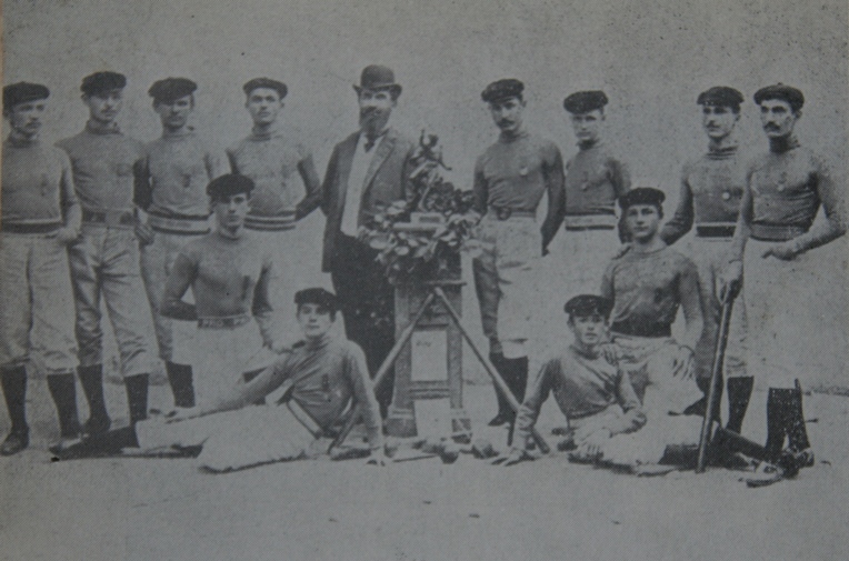 Zeul Football: Oina, un sport national